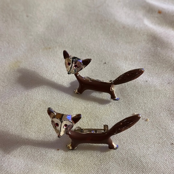 Jewelry | 2 Vintage Fox Pins | Poshmark